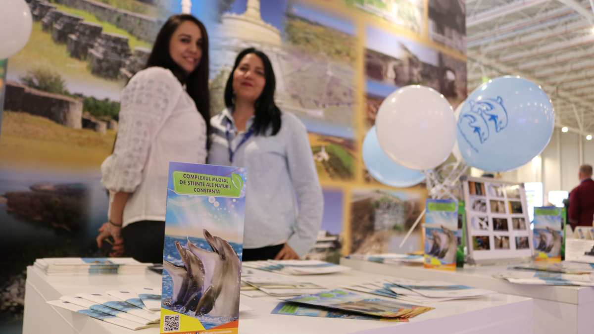 FOTO VIDEO Delfinariul Constanța și-a prezentat oferta la Târgul de ...