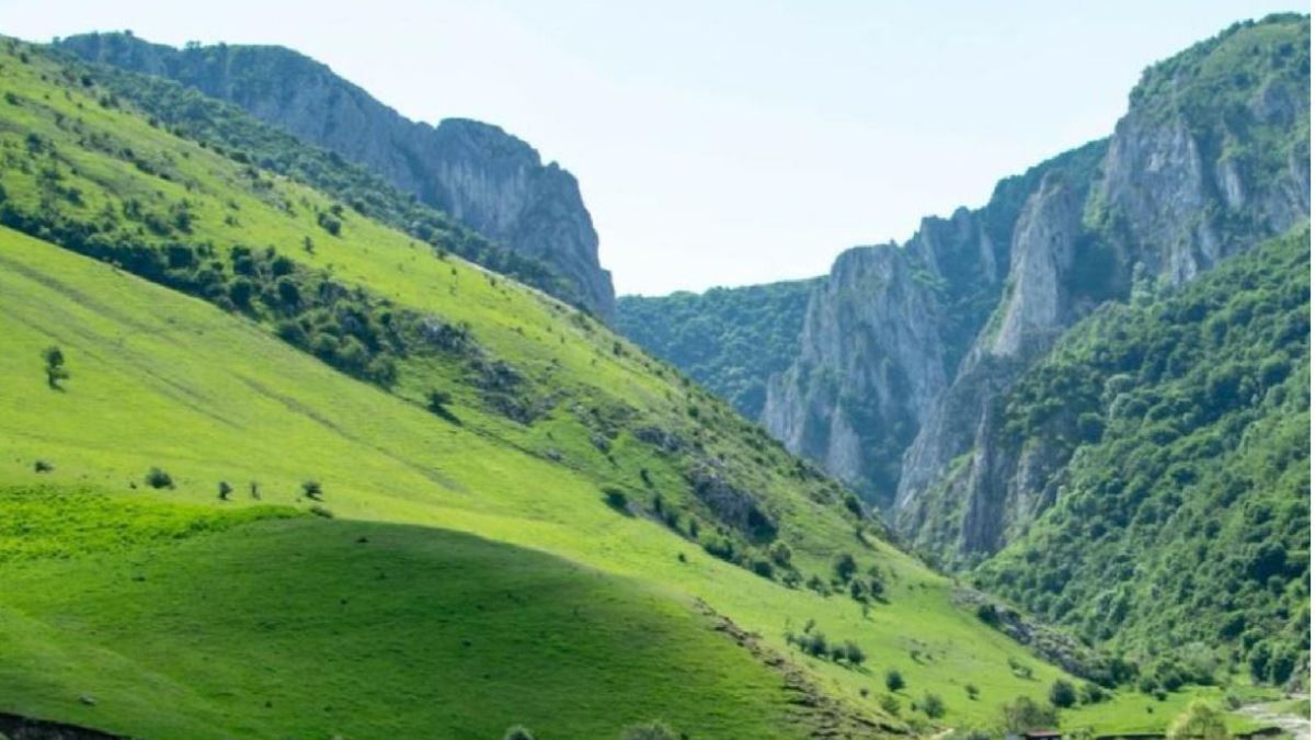 Zona Protejată Cheile Turzii este reglementată urbanistic de către ...